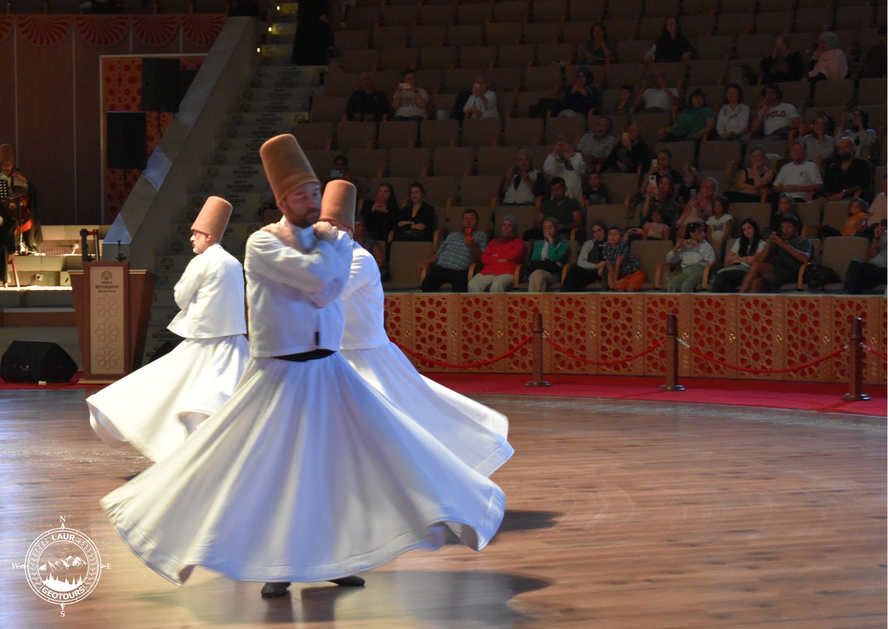 Ceremonia dervișilor rotitori și Rumi (Mevlana) | Laurentiu Artugyan